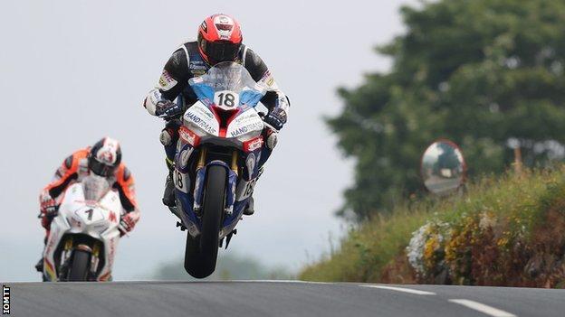 Isle of Man TT: Phil Crowe targets 130mph lap - BBC Sport