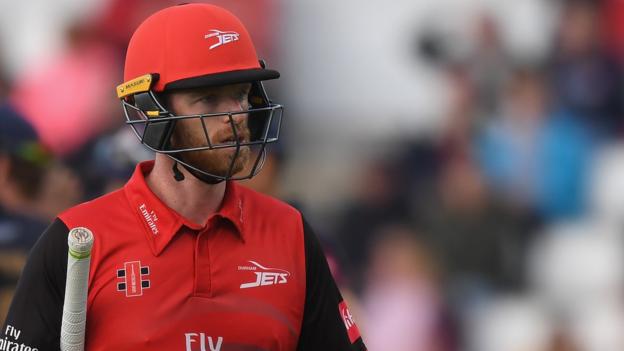 Graham Clark: Durham batsman extends deal to 2021 - BBC Sport