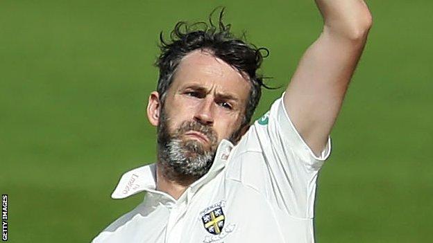 Graham Onions: Durham bowler to leave at end of 2017 season - BBC Sport