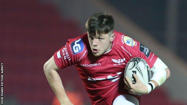 Steffan Evans: Scarlets back signs new deal to keep him with Welsh ...