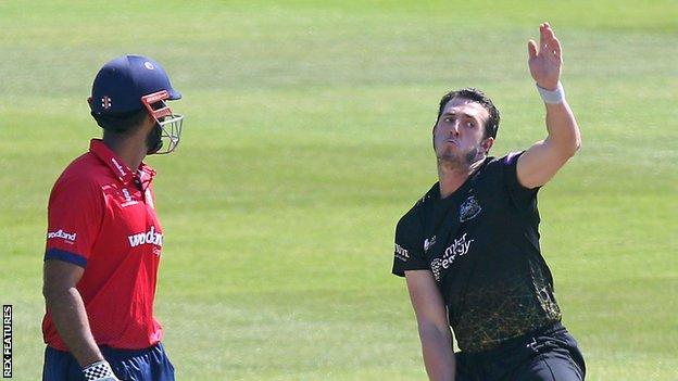 Dan Worrall: Injury ends Gloucestershire bowler's season - BBC Sport
