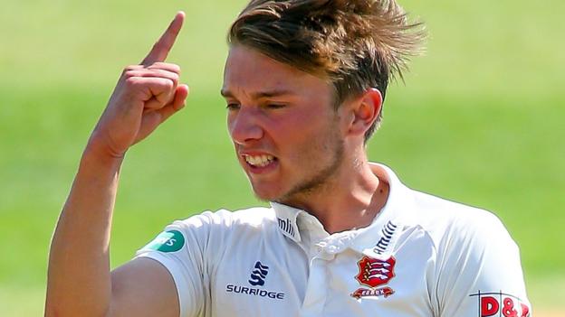 Sri Lanka v Essex: Aaron Beard, 18, takes 4-62 against tourists - BBC Sport