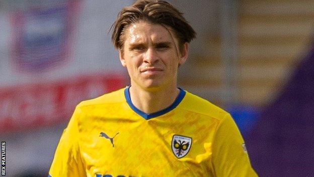 George Dobson: Charlton Athletic sign midfielder after Sunderland exit ...