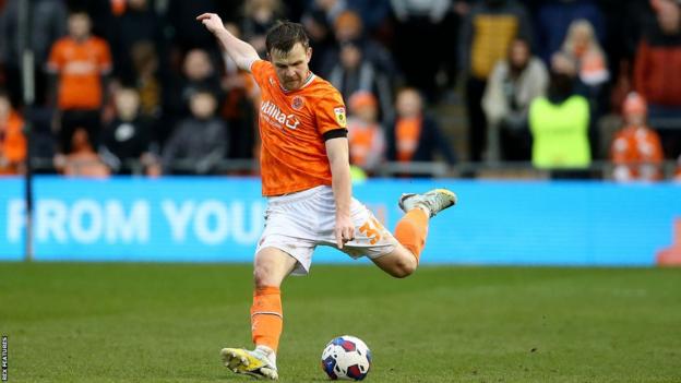 Jordan Thorniley: Oxford United sign Blackpool defender on 'long-term ...