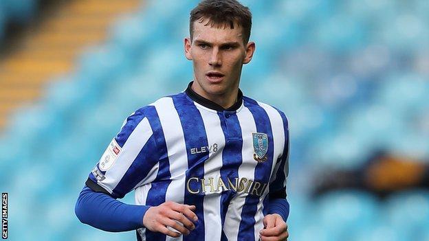 Liam Shaw: Morecambe sign Celtic midfielder on season-long loan deal - BBC Sport