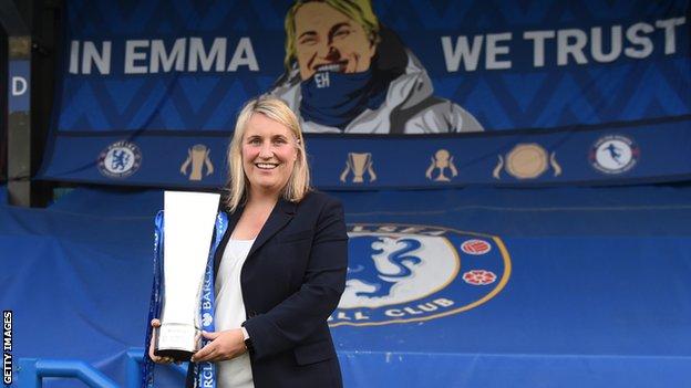 Emma Hayes: Chelsea boss set to sign new deal - BBC Sport