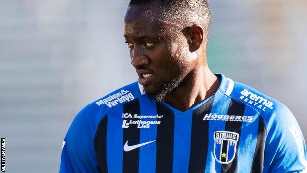 Moses Ogbu: Grimsby Town sign Nigerian forward on one-year deal - BBC Sport