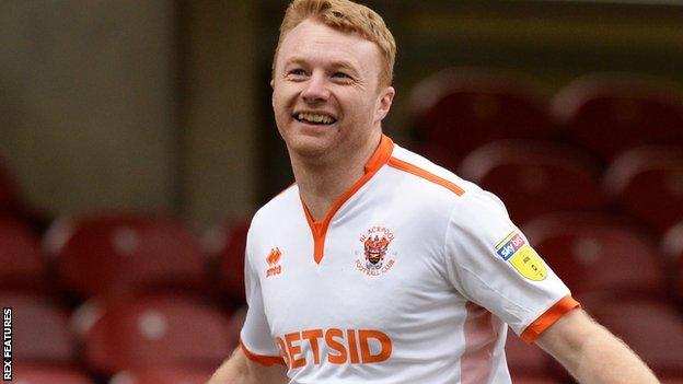 Chris Taylor: Bradford City sign winger on a short-term deal - BBC Sport