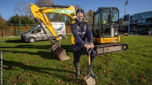 Glamorgan Cricket: Coach Matthew Maynard starts work on memorial nets ...