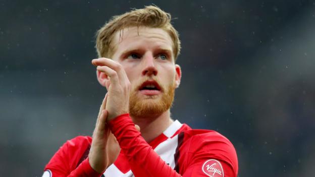Josh Sims: Reading sign Southampton winger on season-long loan - BBC Sport