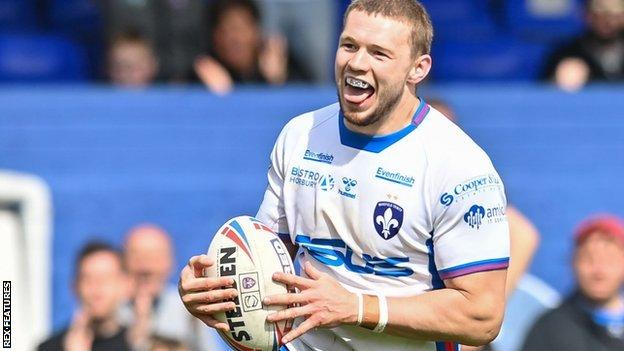 James Batchelor: Hull KR sign Wakefield Trinity back-rower - BBC Sport