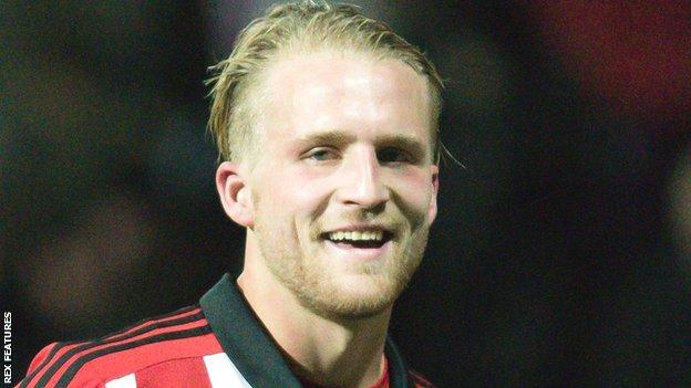 Philipp Hofmann: Brentford striker signs for SpVgg Greuther Furth - BBC ...