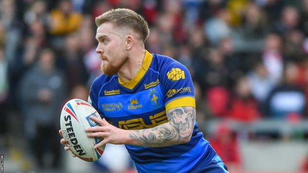 Morgan Smith: Hull FC sign half-back from Wakefield Trinity - BBC Sport