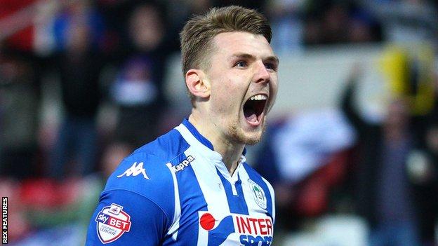 Max Power: Wigan Athletic midfielder signs contract extension - BBC Sport