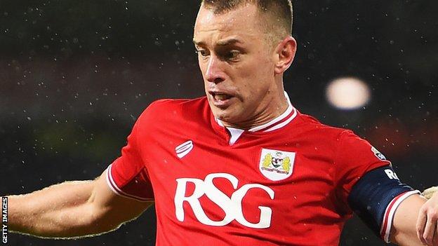Aaron Wilbraham: Bristol City forward earns new one-year deal - BBC Sport