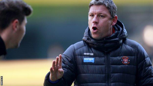 Bury: Alan Thompson named assistant manager - BBC Sport