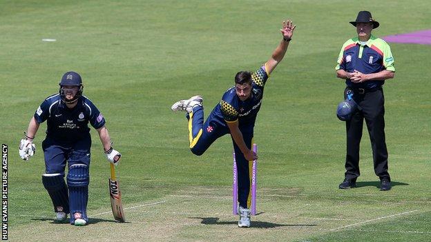 One-Day Cup: Glamorgan bowler Marchant de Lange out of Kent game - BBC ...