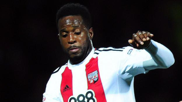 Florian Jozefzoon: Winger signs one-year Brentford extension - BBC Sport