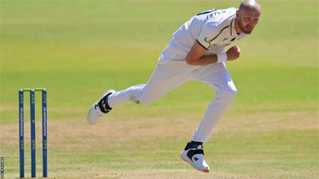 County Championship: Warwickshire make steady progress with bat after ...