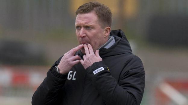 Gary Locke to remain as Cowdenbeath manager - BBC Sport