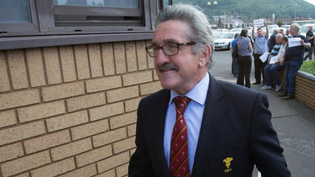 Wales legend Gerald Davies elected Welsh rugby president - BBC Sport