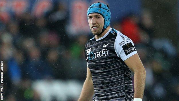 Justin Tipuric: Wales flanker signs new Ospreys three-year deal - BBC Sport