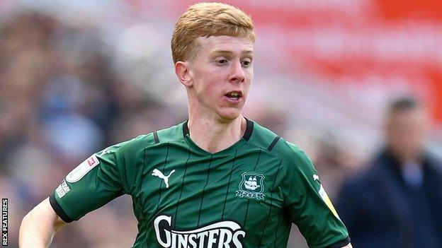 Ryan Law: Plymouth Argyle wing-back agrees new contract - BBC Sport