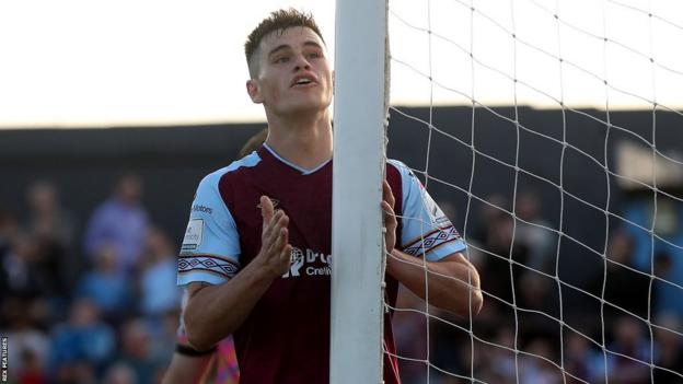 Evan Weir: Walsall sign Drogheda defender on 18-month deal - BBC Sport