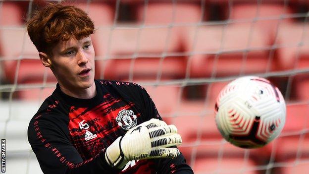 Manchester United goalkeeper Jacob Carney joins Portadown on loan until ...