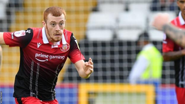 Arthur Read: Colchester United sign midfielder from Stevenage - BBC Sport