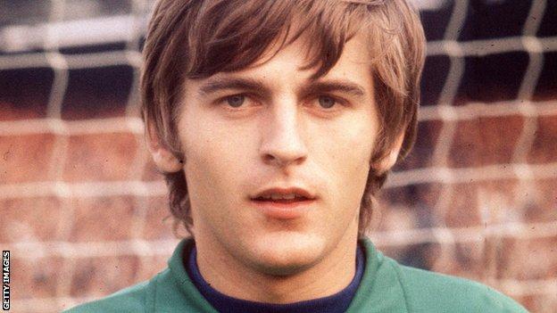 John Phillips: Former Wales & Chelsea goalkeeper dies, aged 65 - BBC Sport