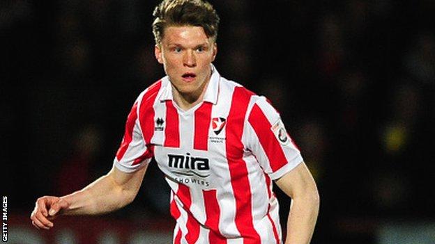 Rob Dickie: Cheltenham Town re-sign Reading defender on loan - BBC Sport