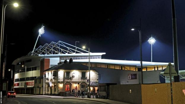 Wrexham at night, magic under the Stok Racecourse lights - BBC Sport