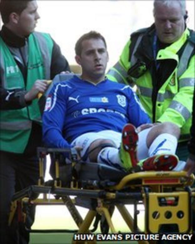 Cardiff's Michael Chopra 'couple of weeks' from return - BBC Sport