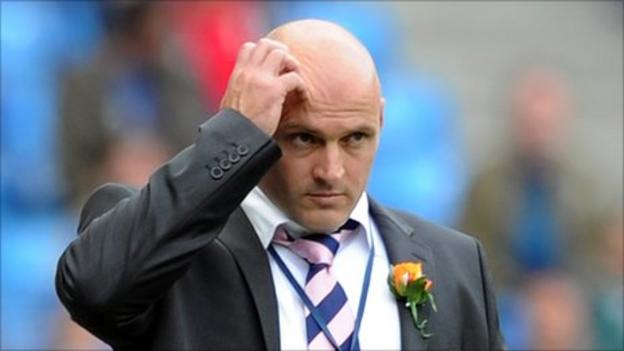 Luton Town keen to keep Gary Brabin as boss - BBC Sport
