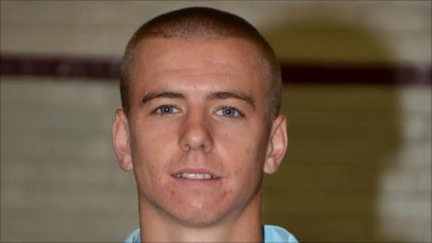 Steven Hewitt 'privileged' by first Burnley deal - BBC Sport