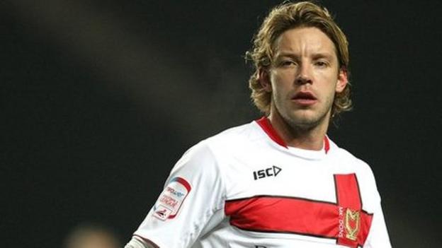 Alan Smith joins MK Dons following Newcastle United exit - BBC Sport