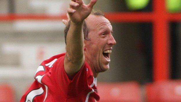 Wrexham boss Andy Morrell focuses on Luton play-off wins - BBC Sport