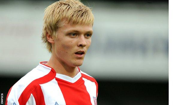 Worcester City agree new deals with eight players - BBC Sport