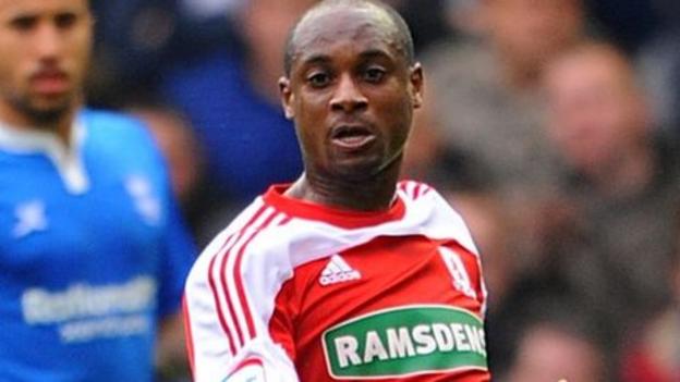 Justin Hoyte signs two-year contract at Middlesbrough - BBC Sport