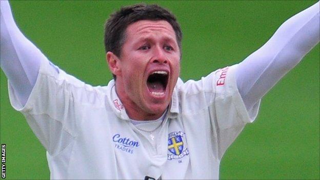 Mitchell Claydon extends Durham contract - BBC Sport