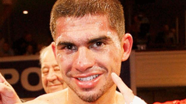 Carl Frampton to fight Steve Molitor as Kiko Martinez withdraws - BBC Sport