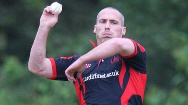 Simon Jones is out to put the chill on county batsmen again - BBC Sport