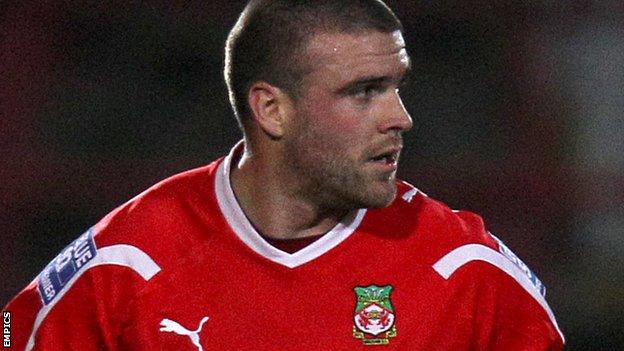 Wrexham's Mark Creighton insists no split loyalties - BBC Sport