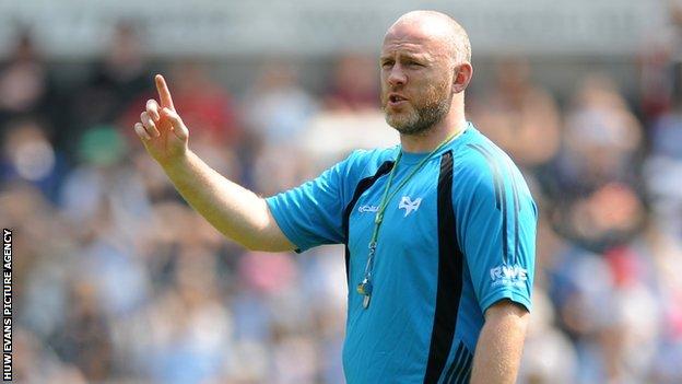 Coach Steve Tandy signs new Ospreys contract - BBC Sport