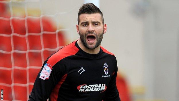 Portsmouth sign ex-Charlton goalkeeper John Sullivan - BBC Sport