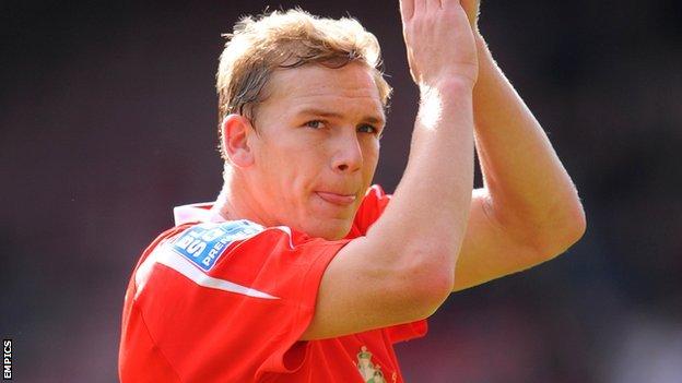 Danny Wright to leave Wrexham for Forest Green Rovers - BBC Sport