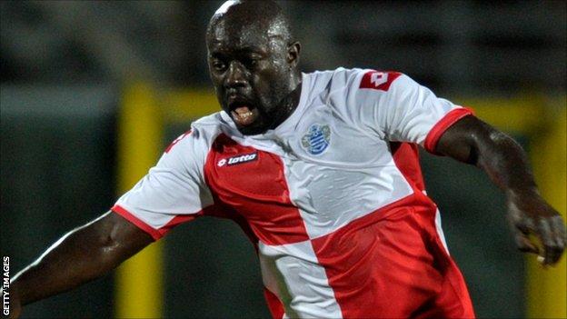 Portsmouth agree deals for Patrick Agyemang and Phil Smith - BBC Sport