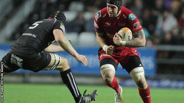 Scarlets reveal flanker Josh Turnbull has shoulder surgery - BBC Sport