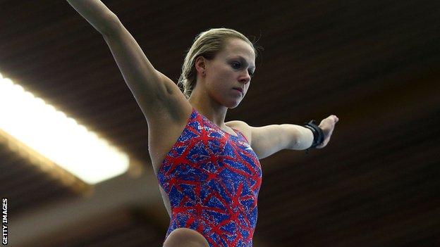 Tonia Couch becomes first GB individual World Series medallist - BBC Sport